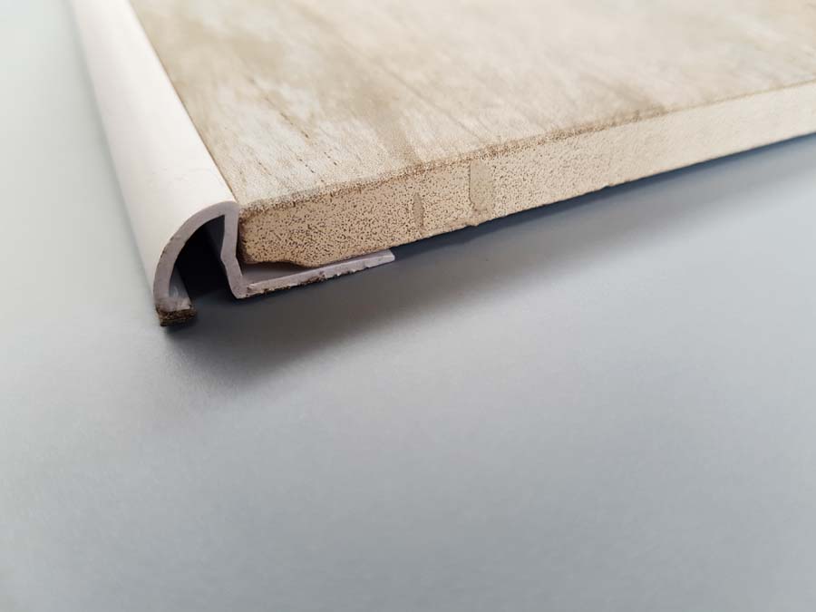 Quadrant round tile trim